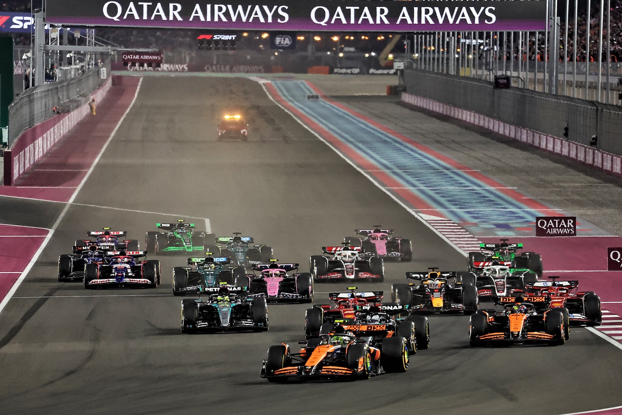 F1: Piastri vence com 1-2 da McLaren na sprint do GP do Catar