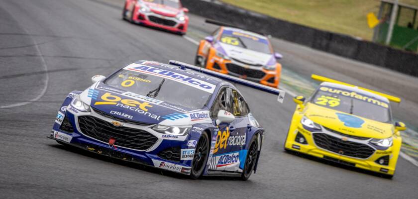 Stock Car: Cacá Bueno completa corrida com três rodas e exalta ritmo em ...