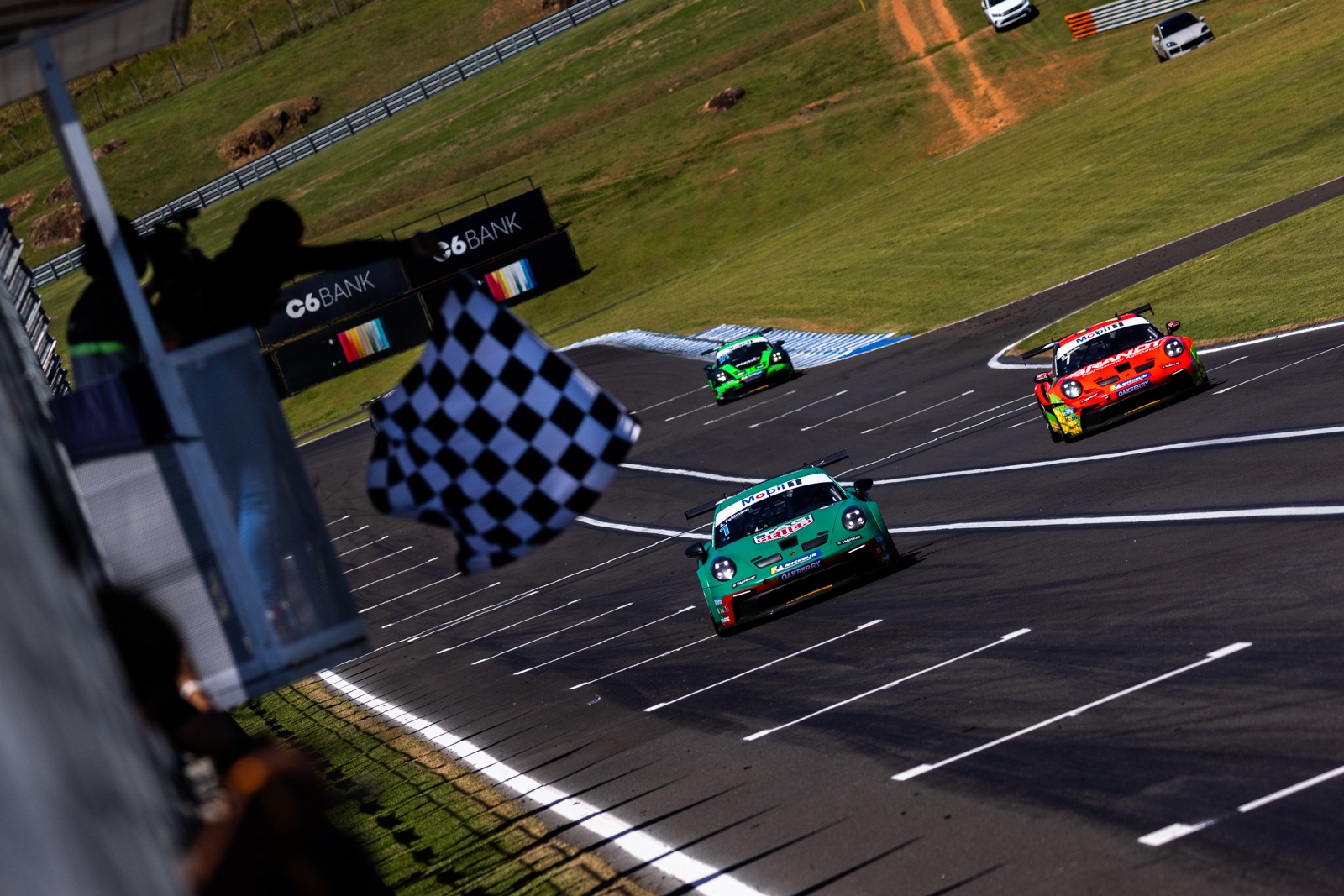 Feldmann brilha no Velocitta e vence a corrida 2 da Carrera Cup em ...