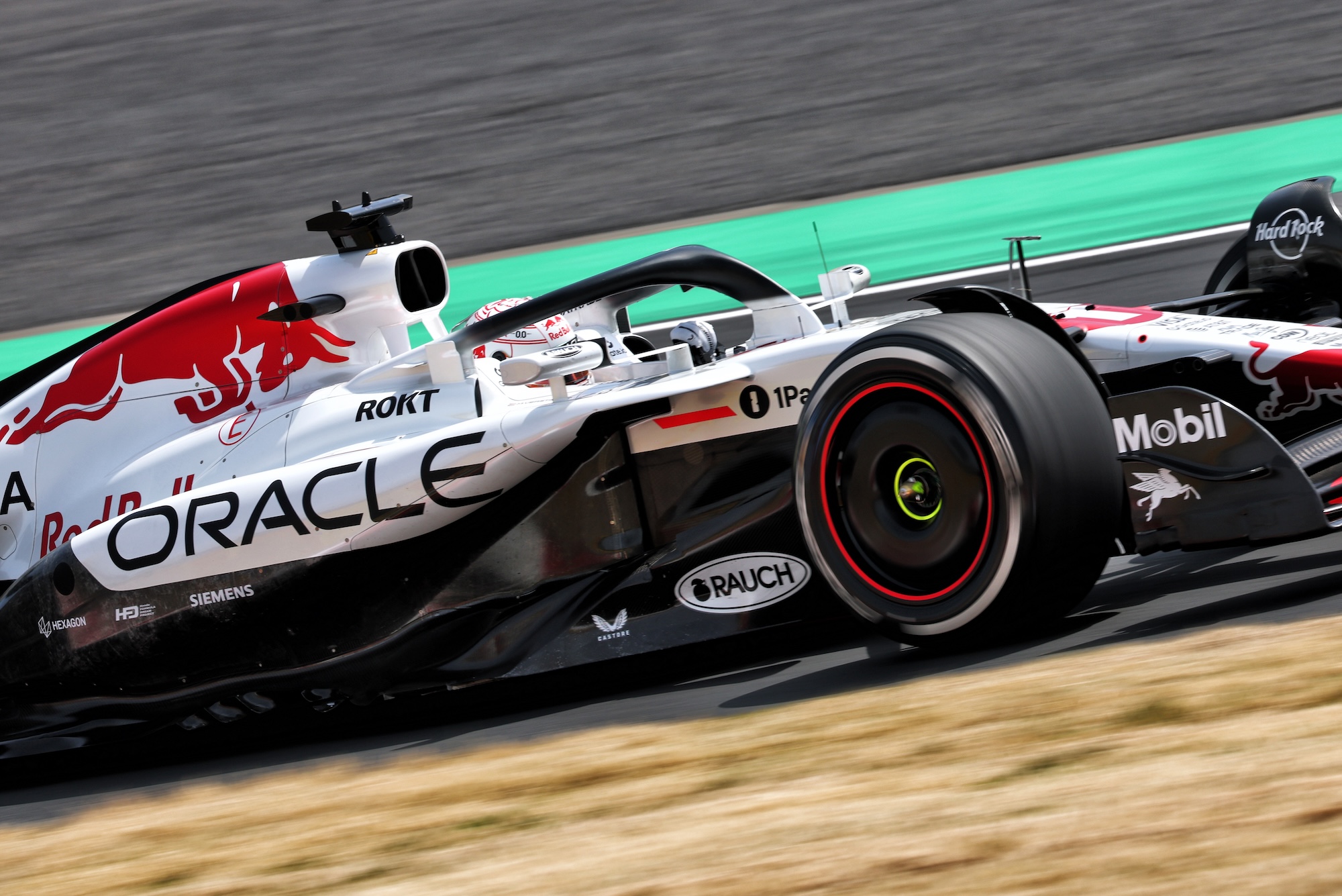 F1: Verstappen diz que RB21 é muito sensível a mudanças de acerto