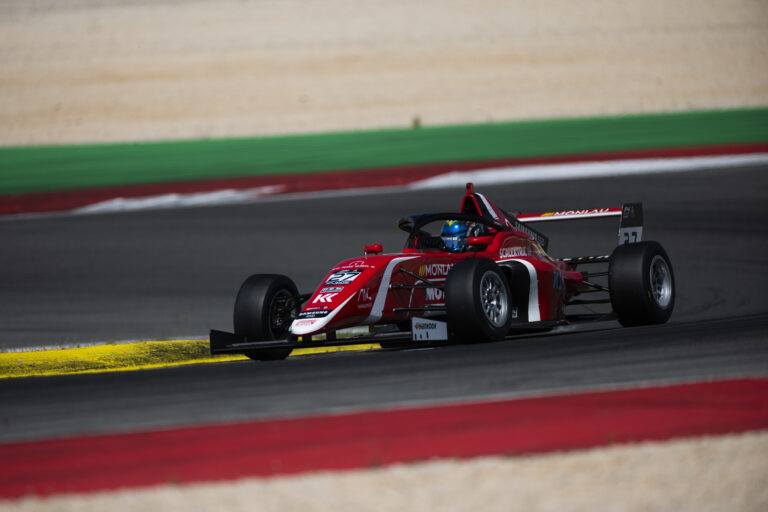 Alexander Jacoby acelera em Paul Ricard pela F4 Espanhola