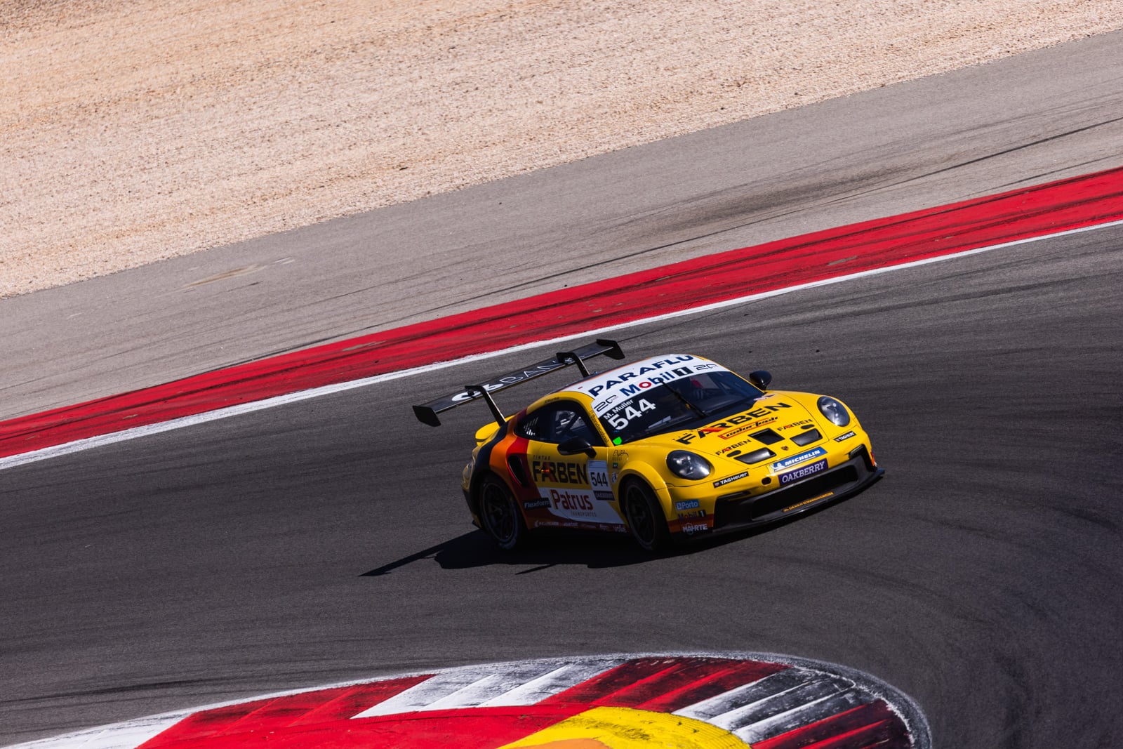 Porsche Cup: Muller avança cinco posições e vai ao segundo lugar no Algarve