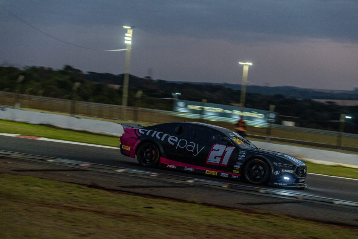 NASCAR Brasil: Thiago Camilo lidera último treino antes de etapa ...
