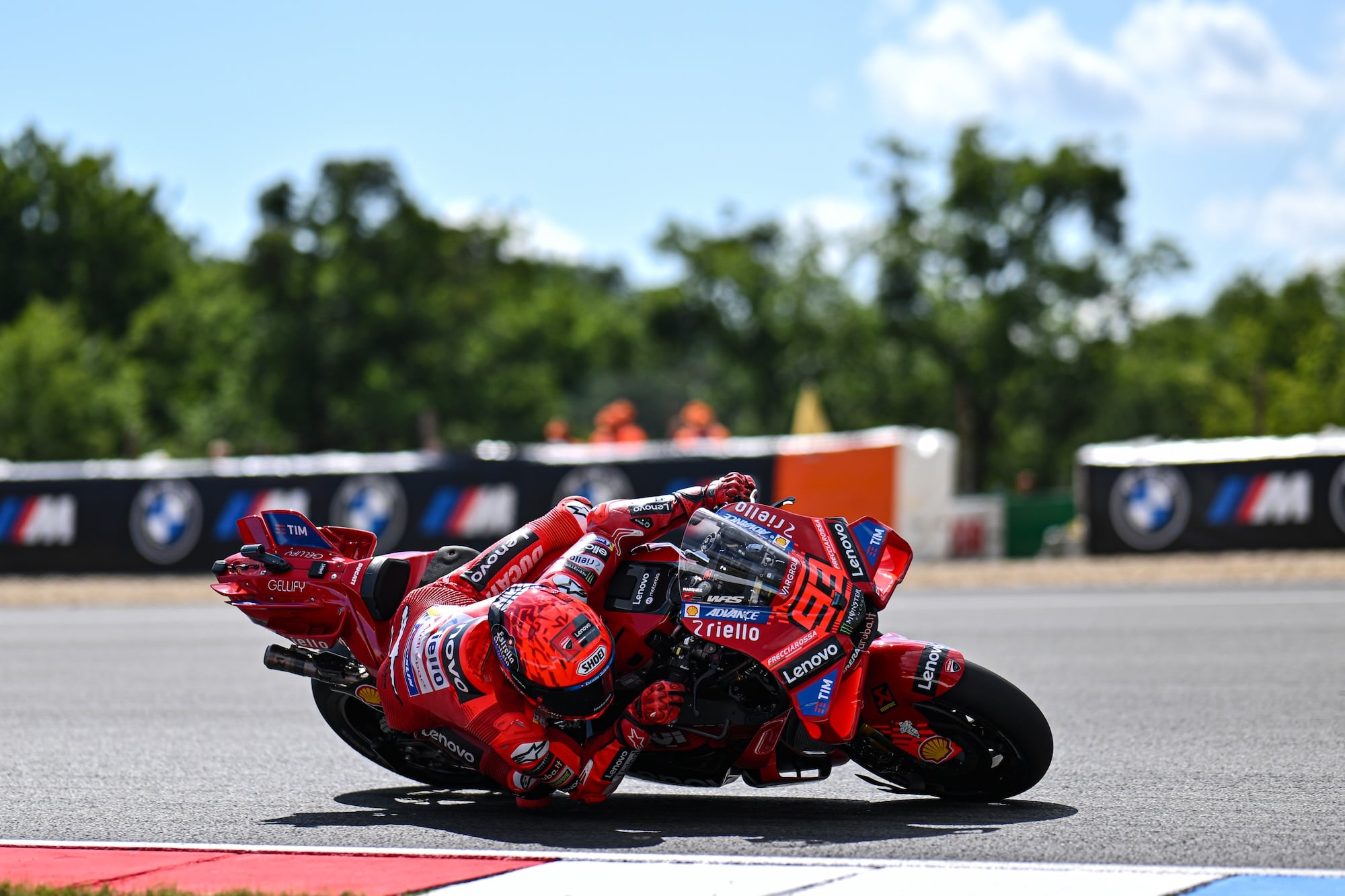 MotoGP: Marc Marquez vence Sprint em Brno após estratégia inteligente