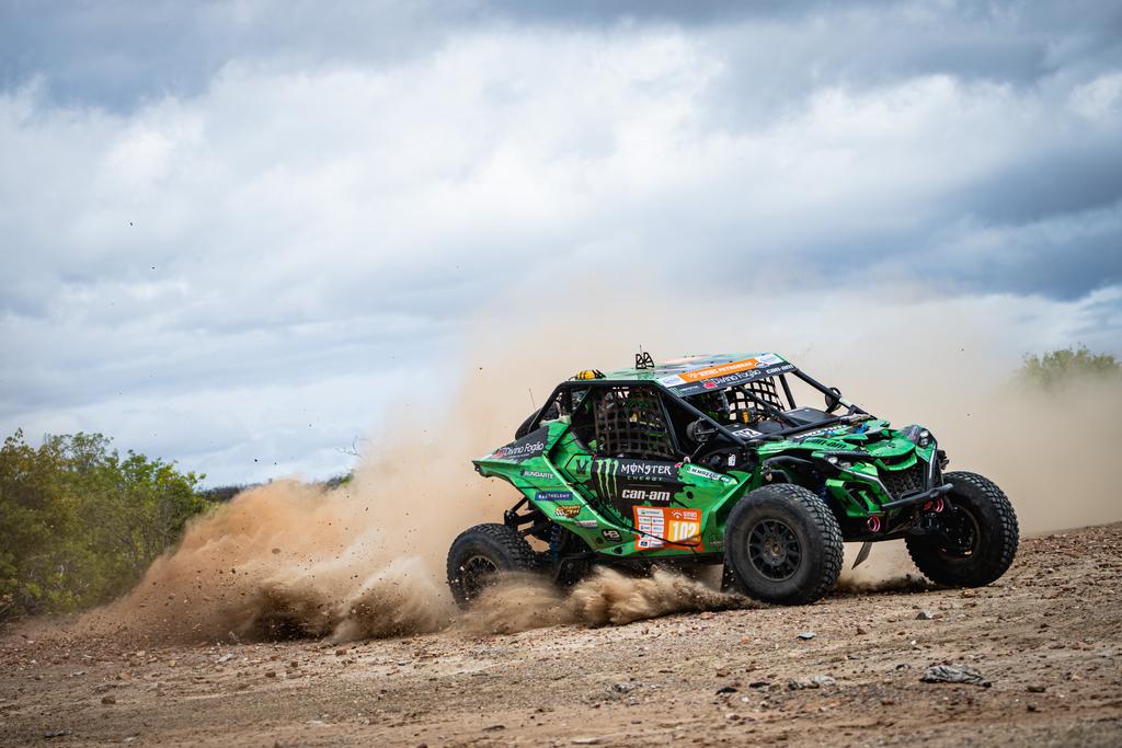 Com ajuda da família, Rodrigo Varela supera problemas e encosta nos ...