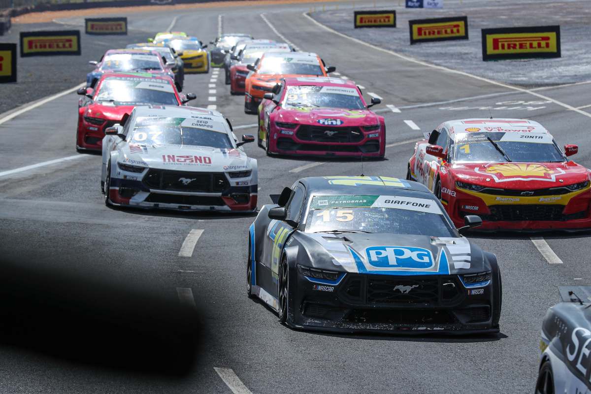 Tito Giaffone sobe no pódio da NASCAR Brasil em sua estreia no oval de ...