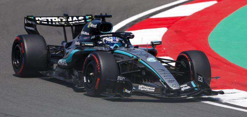 F1: Russell supera problemas e celebra P2 no grid na China