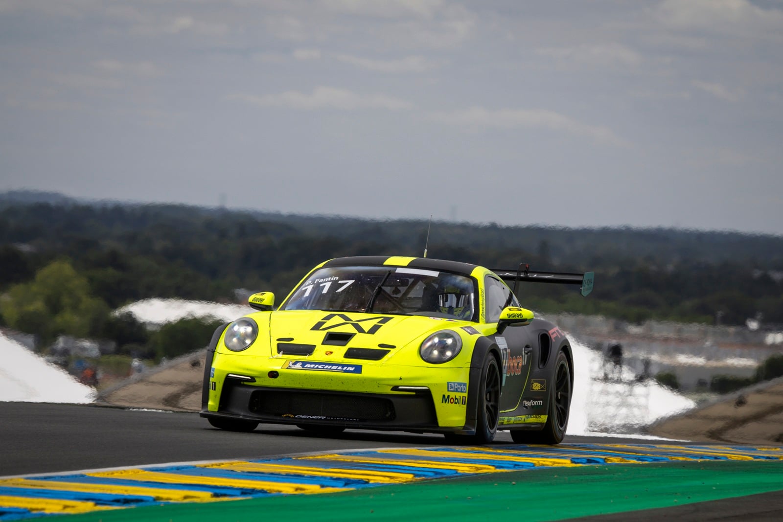 Porsche Cup: Fantin segura adversários para vencer corrida 2 em Le Mans