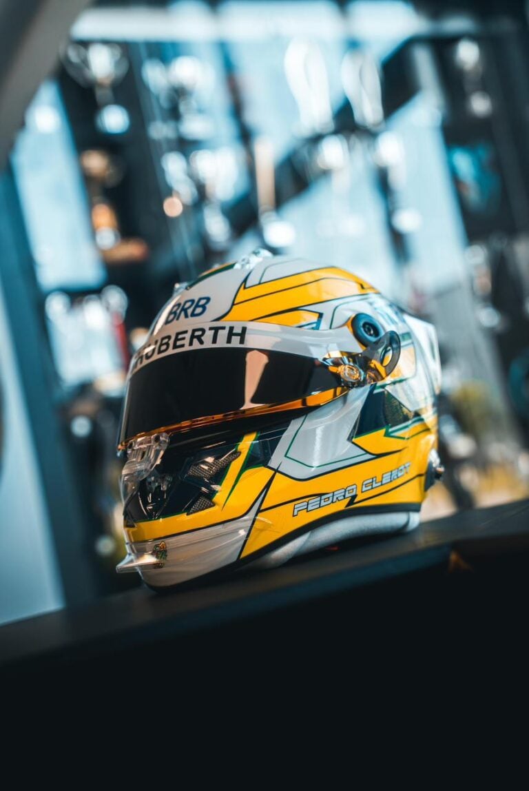 Pedro Clerot homenageia Ayrton Senna com capacete especial para o GP de ...